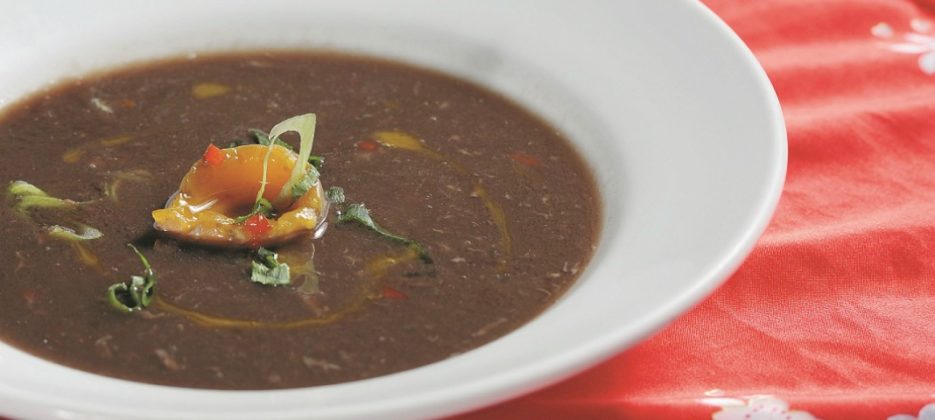 Sopa negra costarricense