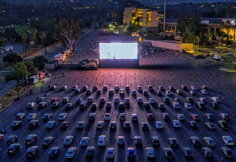 El Rose Bowl se convierte en un autocinema - Artículos
